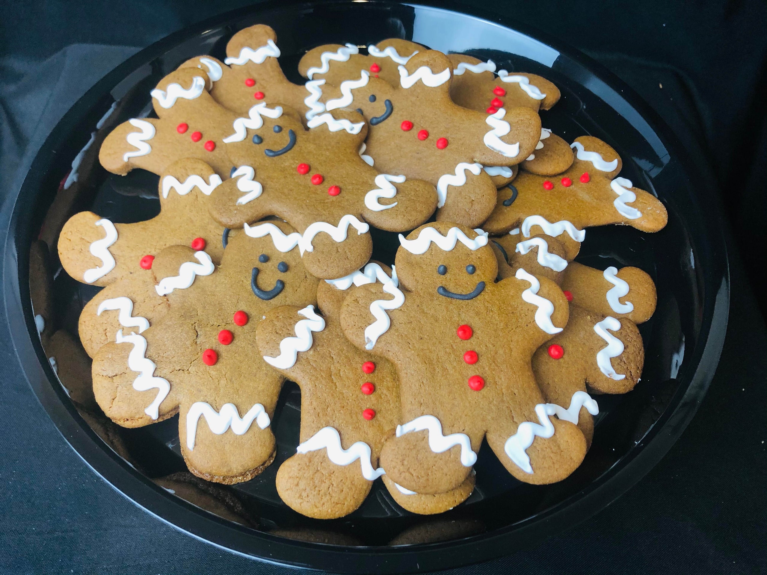 Holiday Gingerbread Cookie Platter (13 cookies) | BAM Desserts
